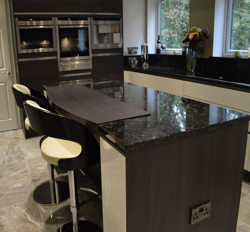 Iconic Modern Kitchen | High Spec Miniumal Kitchen | Customer Kitchens ...